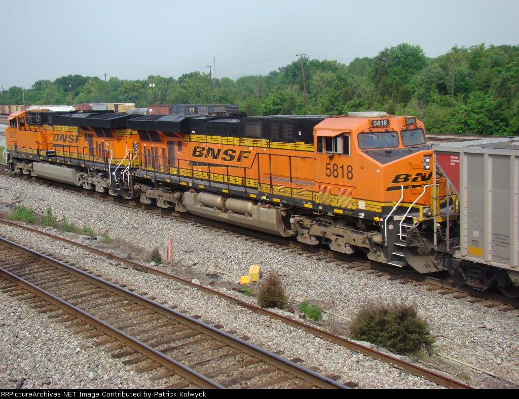 BNSF 5818